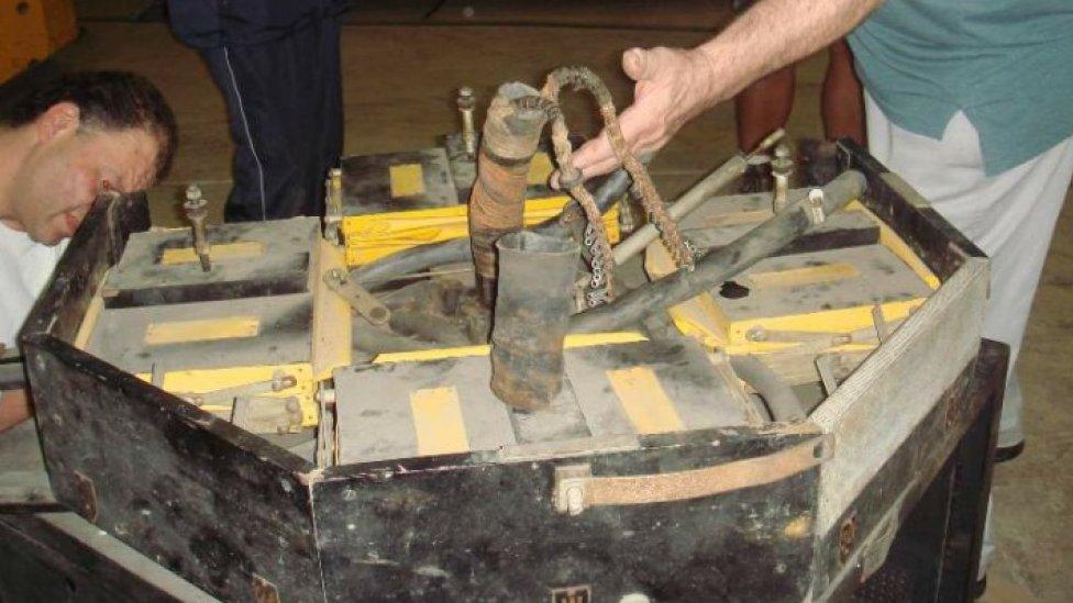Award for wartime flight trainer returned to service - BBC News