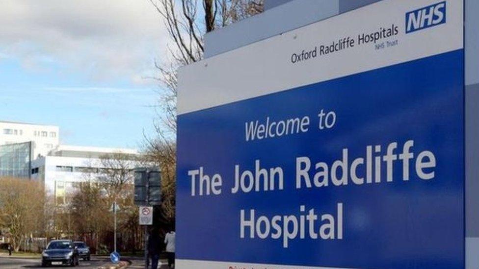 'Struggling' John Radcliffe Hospital offers neonatal nurses cash - BBC News