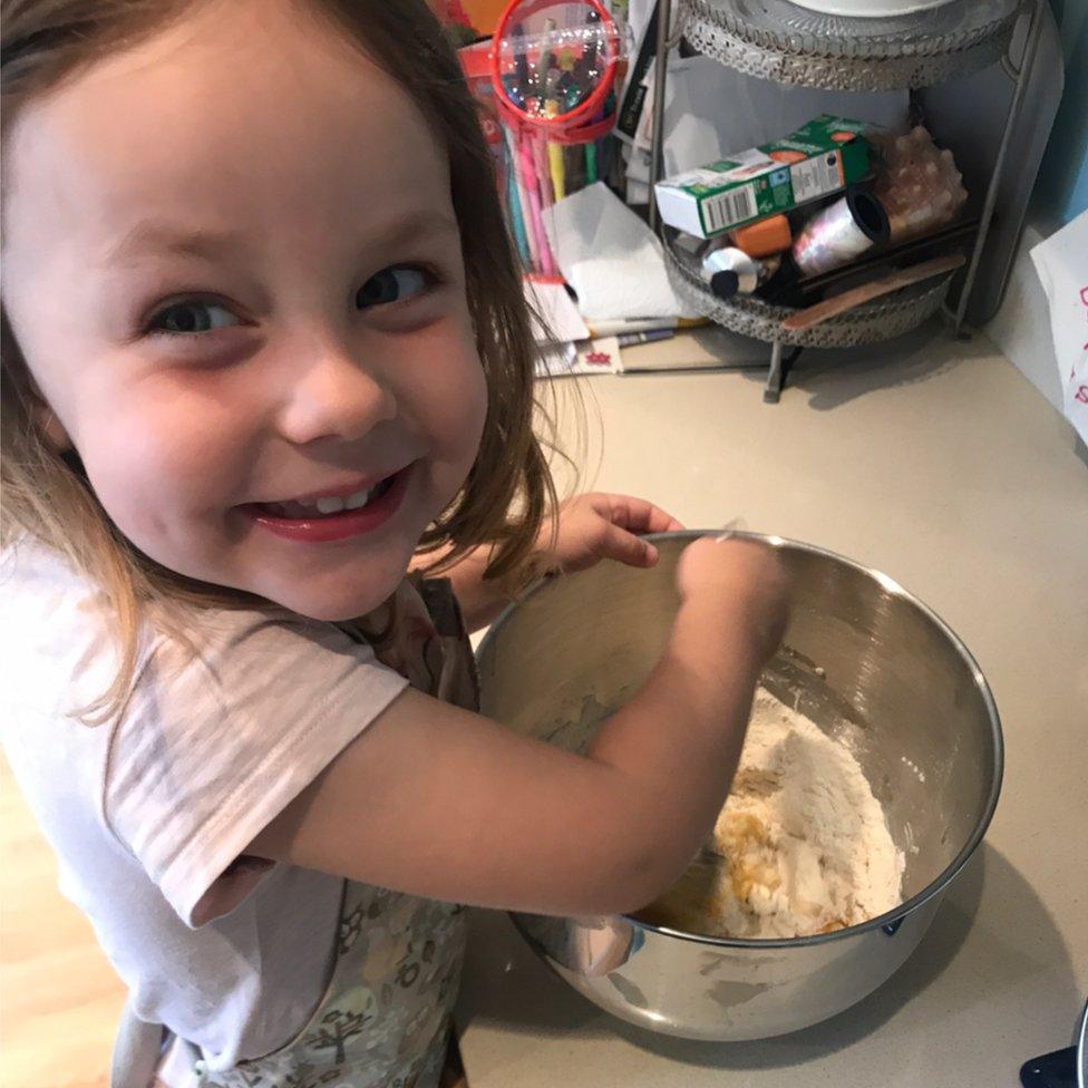 Are mince pies too boozy for children? - BBC News