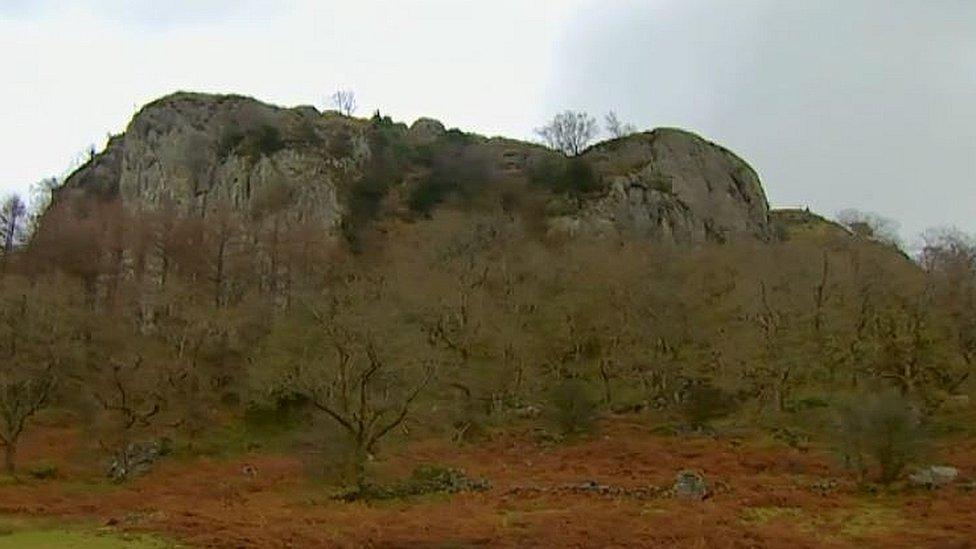 Part of Lake District crag Castle Rock collapses - BBC News