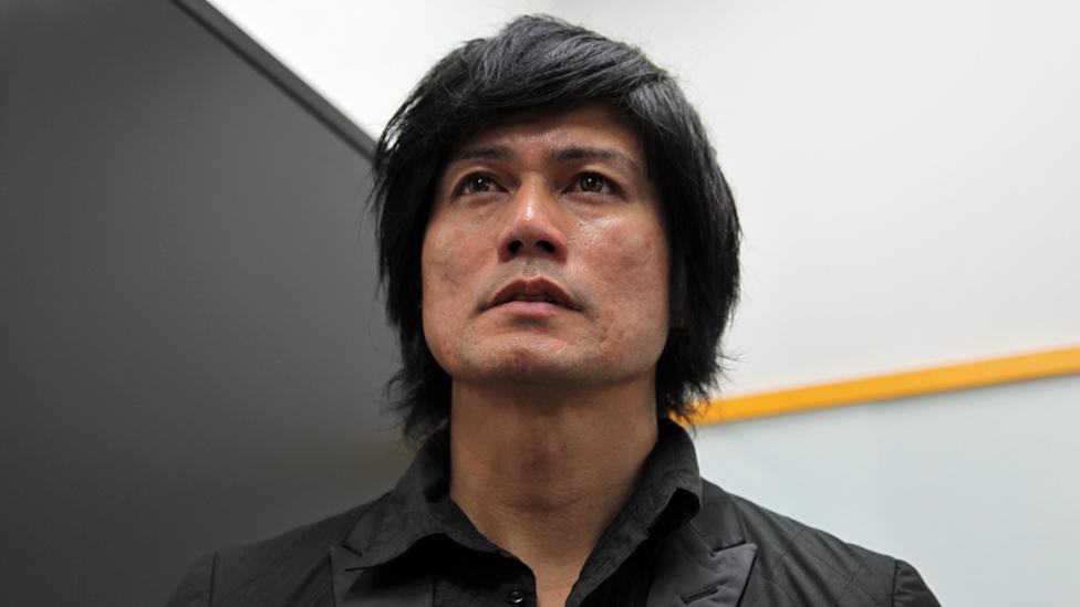 The ‘handsome weeping boys’ paid to wipe away your tears - BBC News