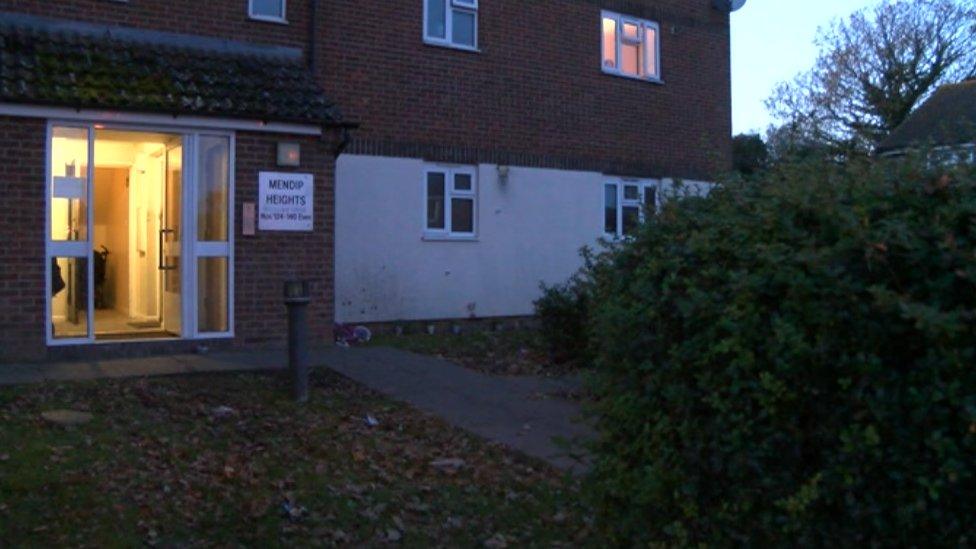 Didcot flat fire leaves four people seriously injured - BBC News