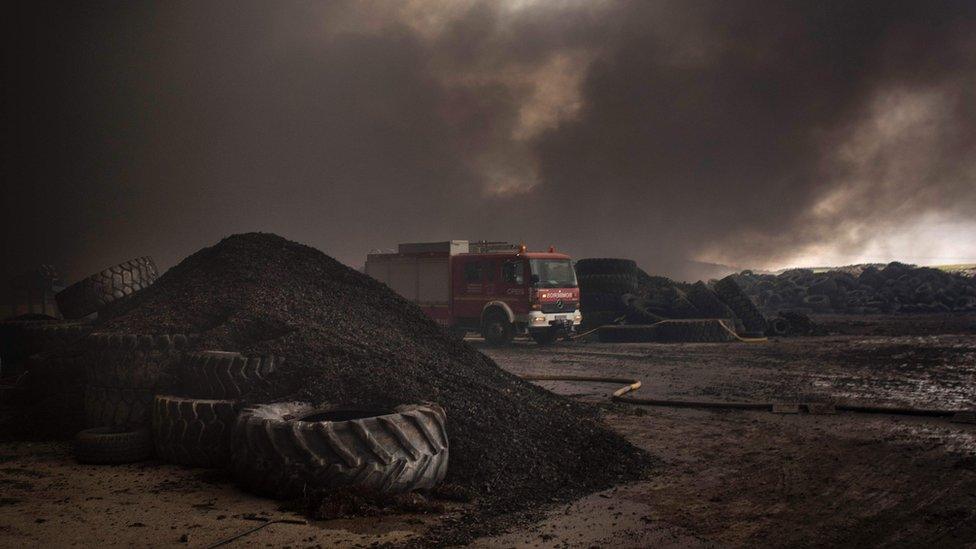 Spain toxic tyre dump at Sesena forces mass evacuation - BBC News