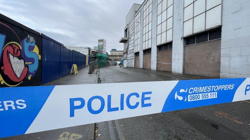 Coventry stabbing: Teenager seriously injured in city attack - BBC News