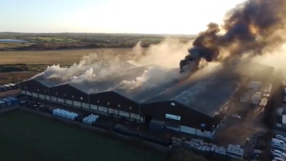 Derbyshire crews tackle large vegetation fire in Ashbourne - BBC News
