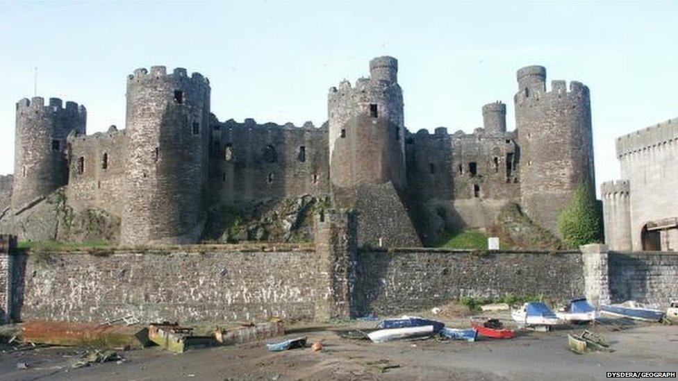 25 years since the Queen opened the Conwy road tunnels - BBC News