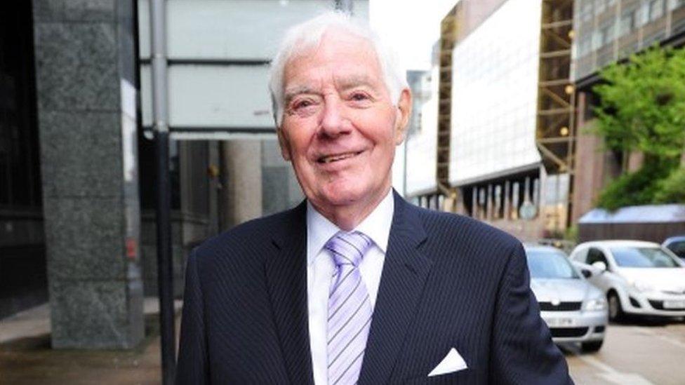 Tribunal rules B&Q unfairly sacked Ivor Smith - BBC News