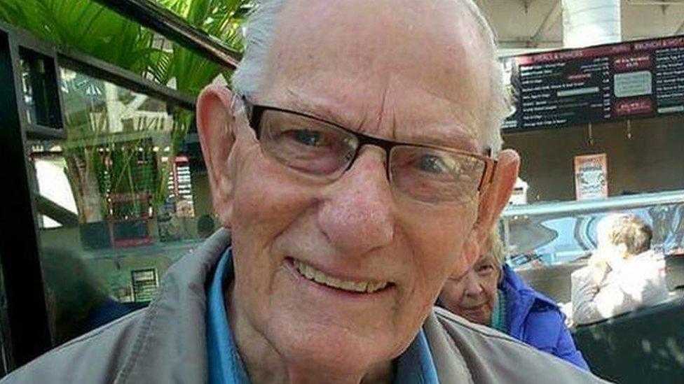 Coronavirus: Family thank NHS after grandfather's recovery - BBC News