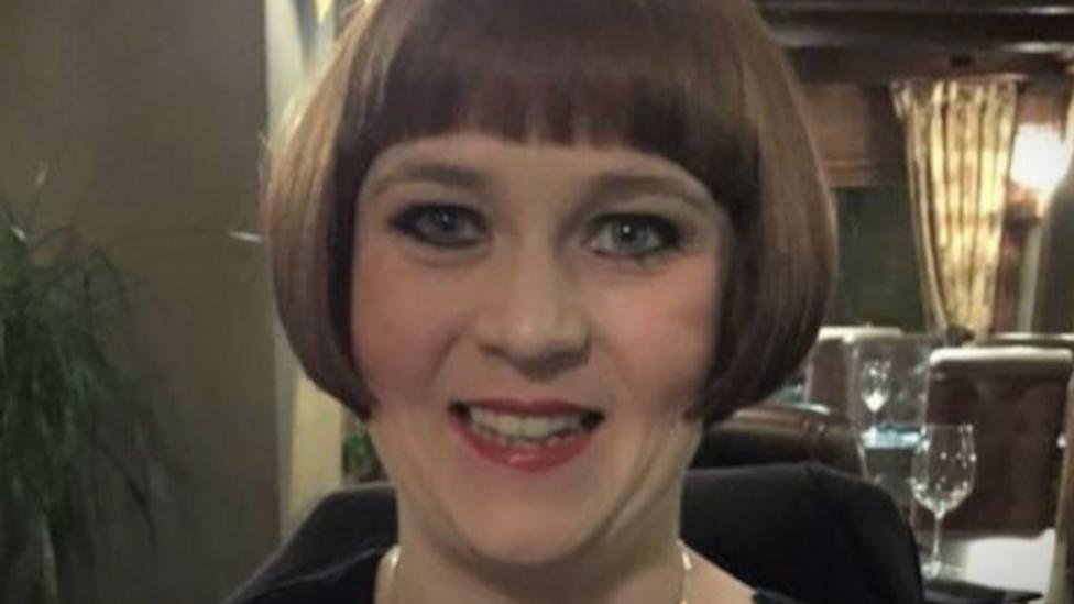 Family members shave heads to raise money for cancer - BBC News