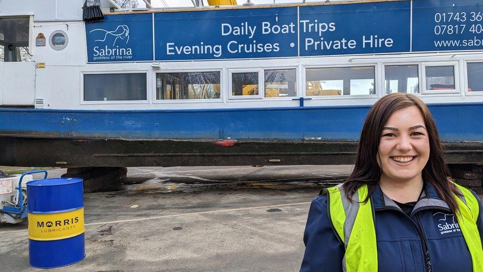 Shrewsbury pleasure boats lifted from Severn for inspection - BBC News