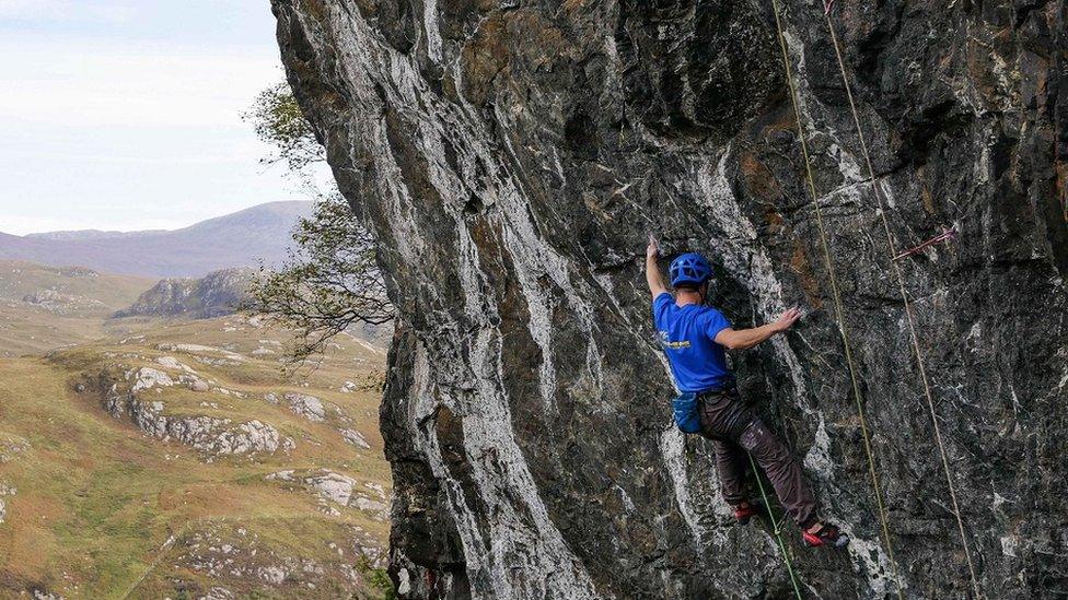 The Covid-safe way to tackle Scotland's Super Crag - BBC News