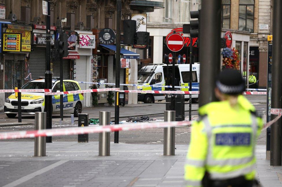 London police stabbing: Two officers taken to hospital - BBC News