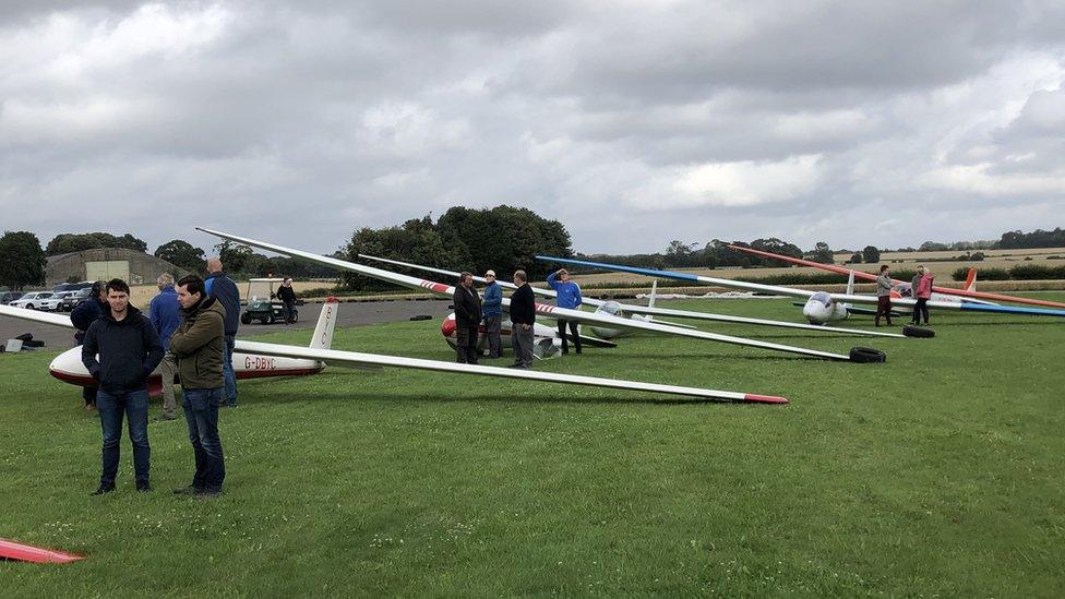 Vintage gliding club celebrates 50th birthday in Gloucestershire - BBC News