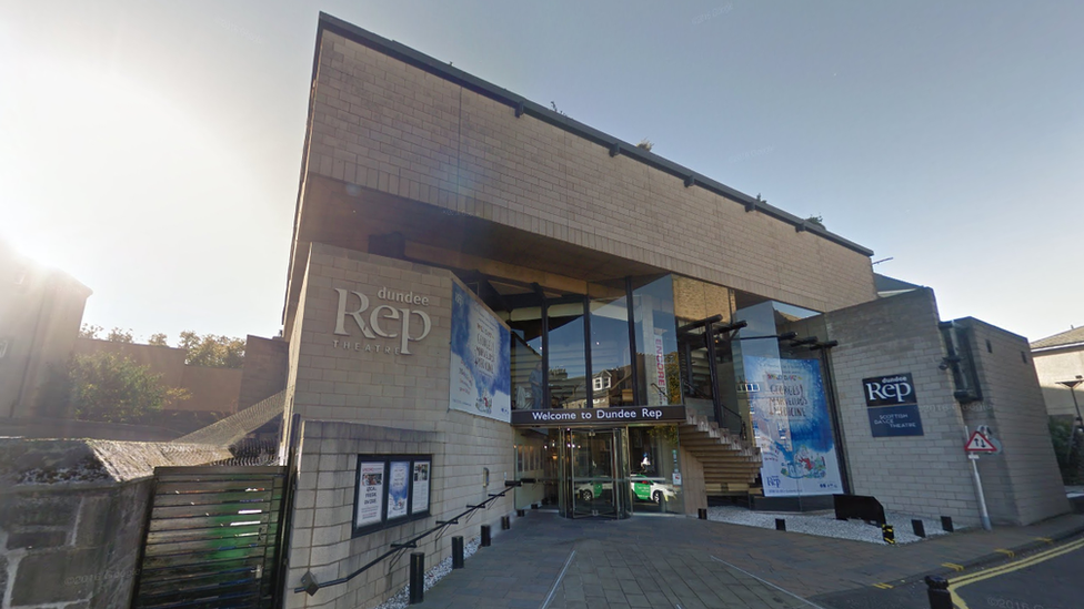 Record audiences for Dundee Rep and Scottish Dance Theatre - BBC News