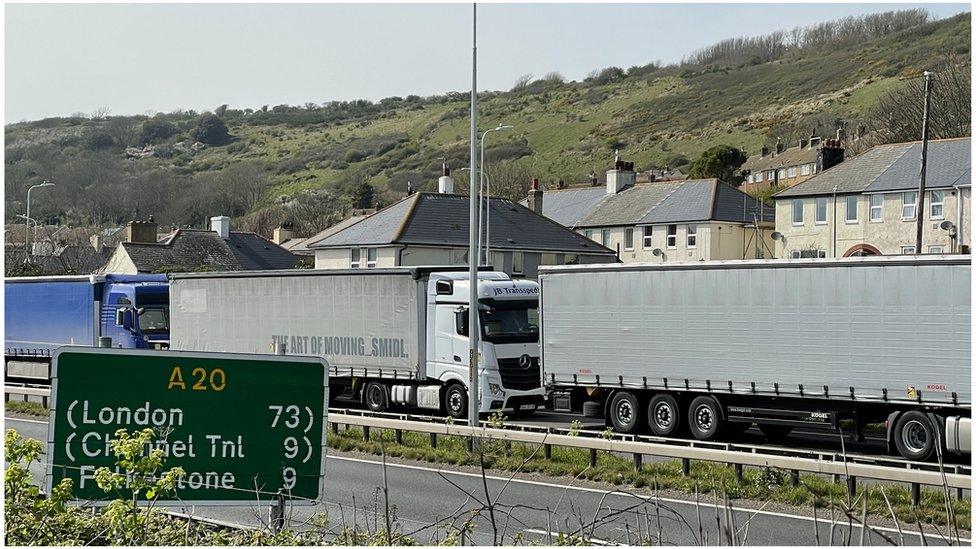 Operation Brock: M20 traffic controls to stay until after Easter - BBC News