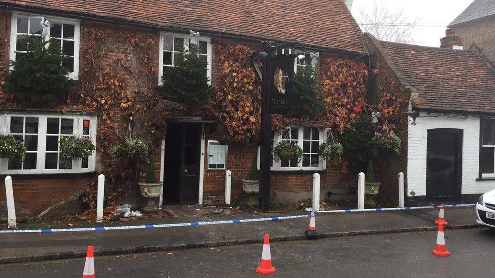 Fire at Cookham Indian restaurant treated as arson - BBC News