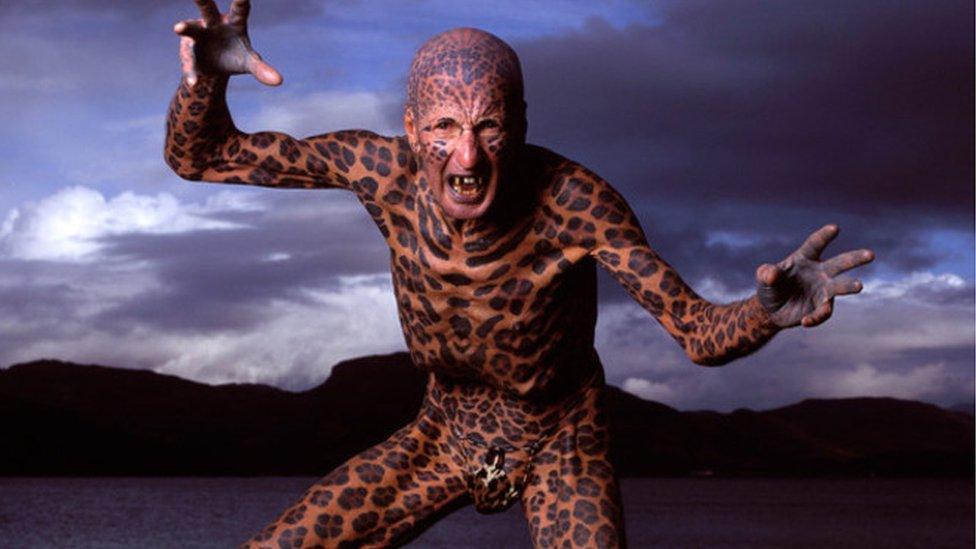 'Leopard Man of Skye' Tom Leppard dies in Inverness - BBC News