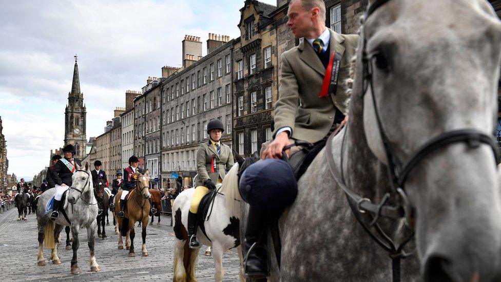 Riding of the Marches: Hundreds of horses take to Edinburgh streets ...