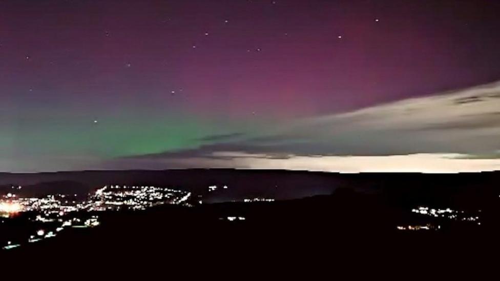 Northern Lights display captured across East Midlands - BBC News