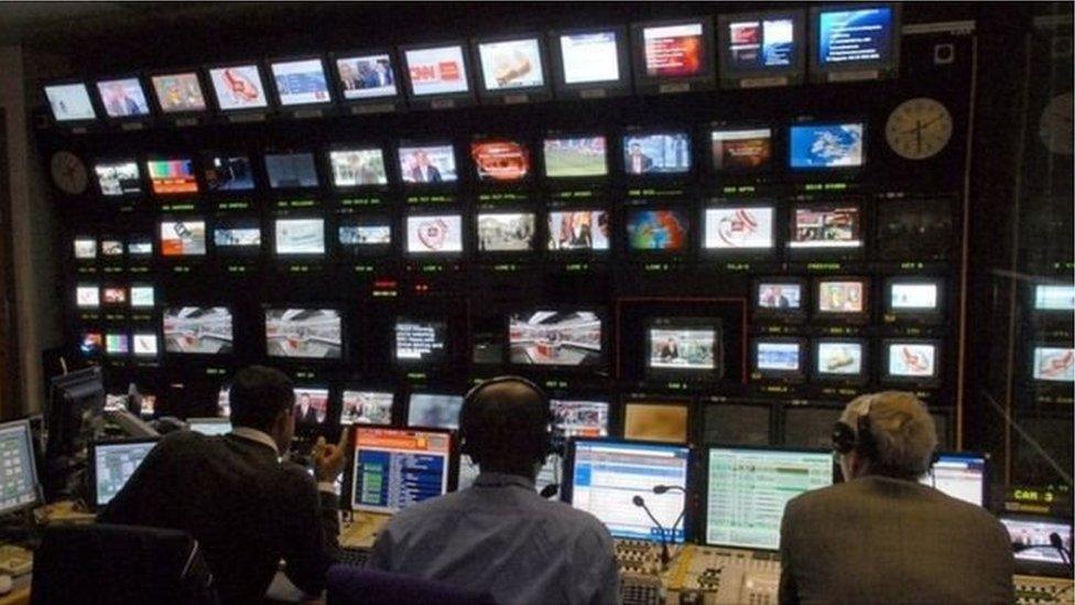 Angen i'r BBC 'wario £30m' ar raglenni yng Nghymru - BBC Cymru Fyw