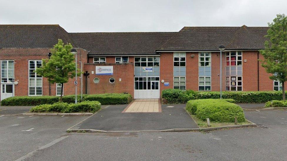 Southampton: 14 schools facing £3.7m deficit - BBC News