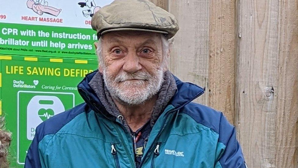 Cornish parish St Agnes plans to quadruple defibrillators - BBC News