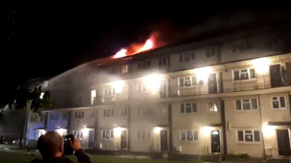 Wood Green fire: Residents evacuated from flats - BBC News