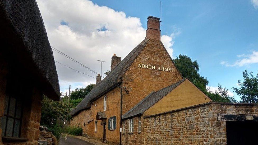 Listed pub in Wroxton to be converted after plans approved - BBC News