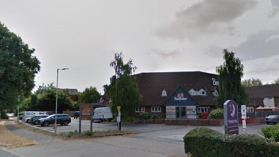 Nine pubs across Tamworth targeted by thieves during lockdown - BBC News