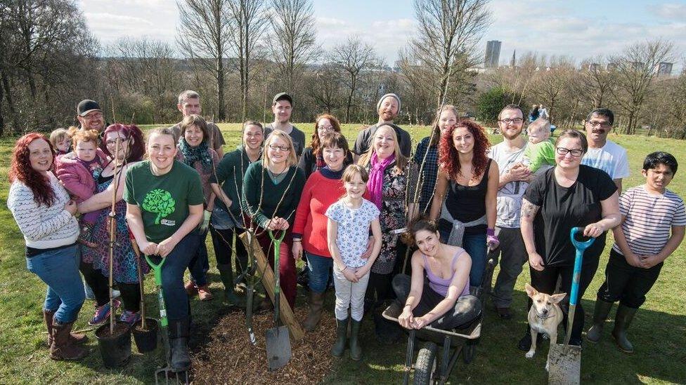 Park life: Glasgow's east end orchard - BBC News