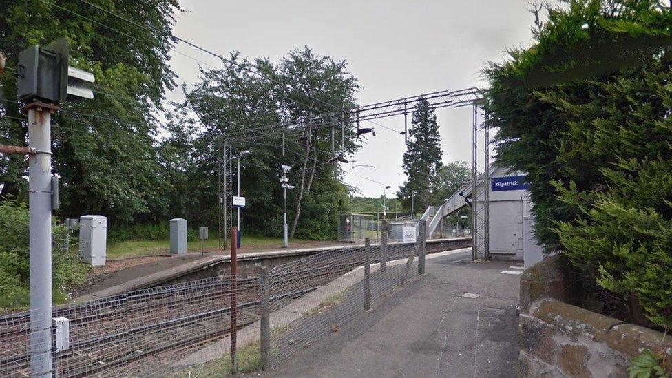 Teenage Celtic fans spat at and subjected to sectarian abuse - BBC News