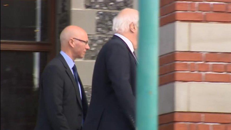 Watling Tyres: Director cleared over tyre-fitter death - BBC News