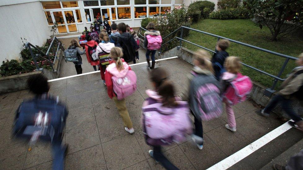 French children return to school amid high security - BBC News