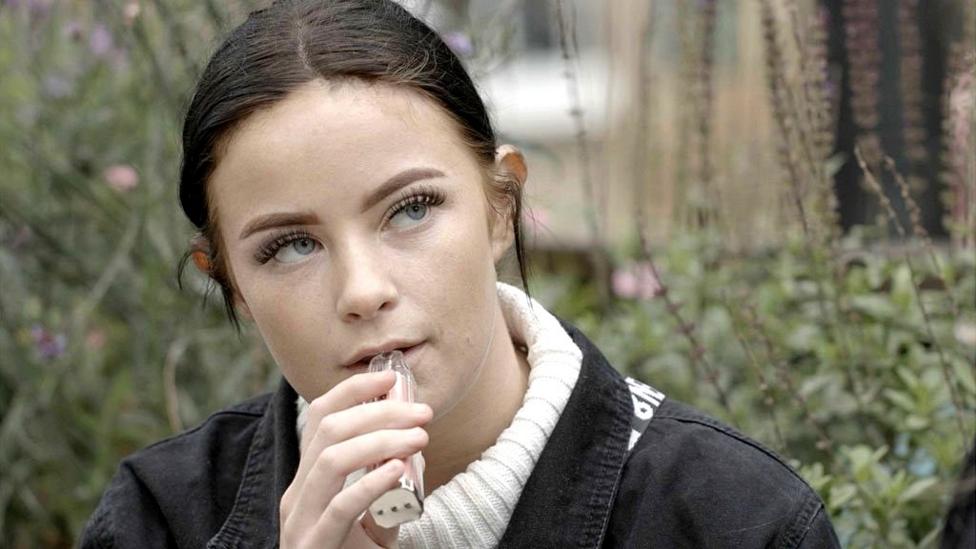 Teenage vaping: ‘I’ll have puffs as I’m falling asleep’ - BBC News