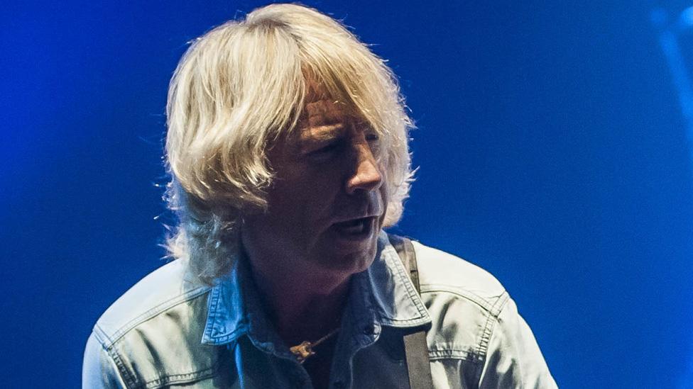 Status Quo guitarist Rick Parfitt pulls out of autumn tour - BBC News