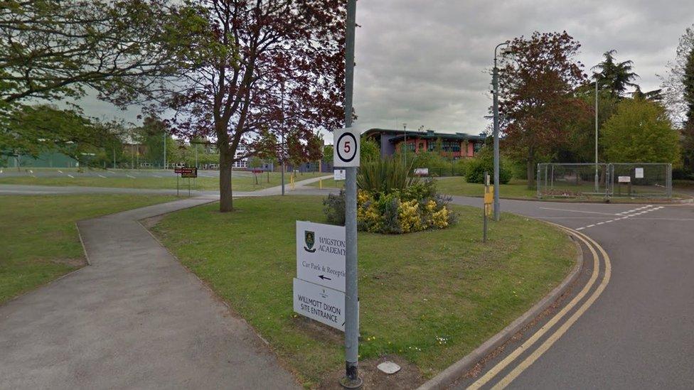 Ex-Leicestershire school teacher barred over pupil push - BBC News