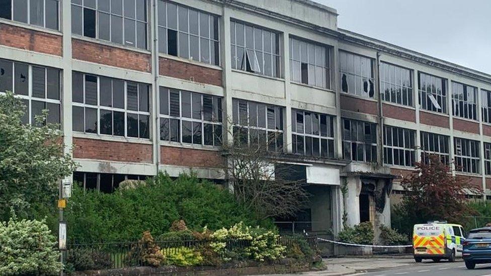 Disused Dumfries factory fire 'started deliberately' - BBC News