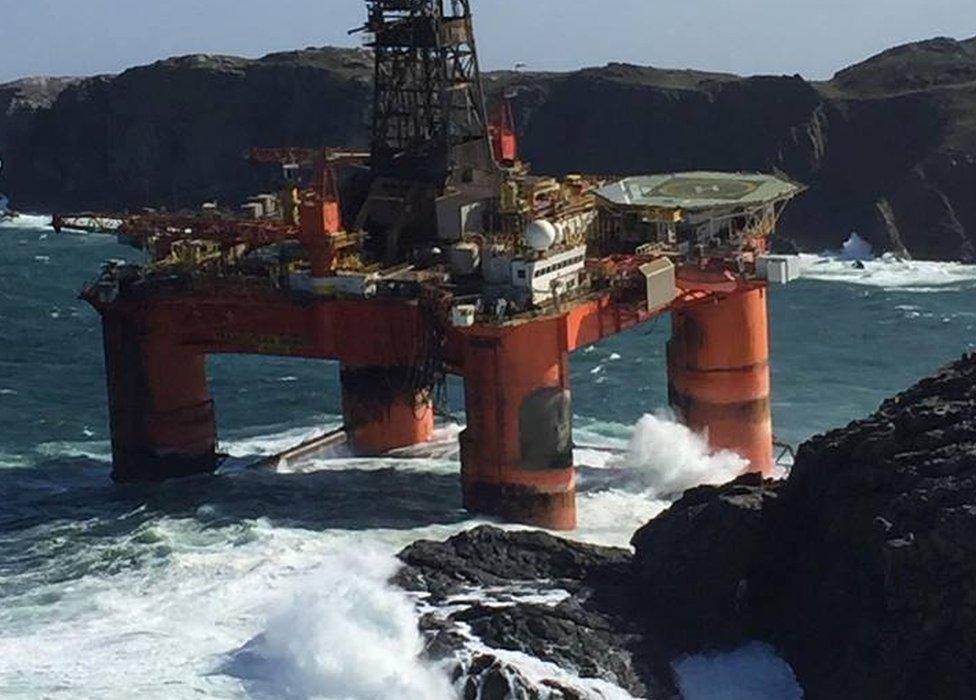High winds likely to hit Transocean oil rig salvage - BBC News