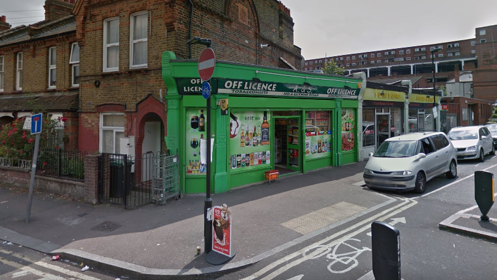 'Heroic' Wood Green shopkeeper broke up sword fight, trial told - BBC News