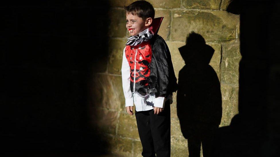 World record attempt for biggest gathering of vampires - BBC Newsround