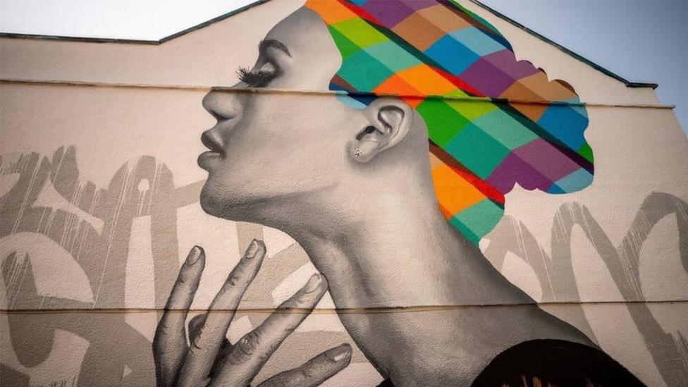 Upfest: Greek goddess replaces Greta in street art project - BBC News