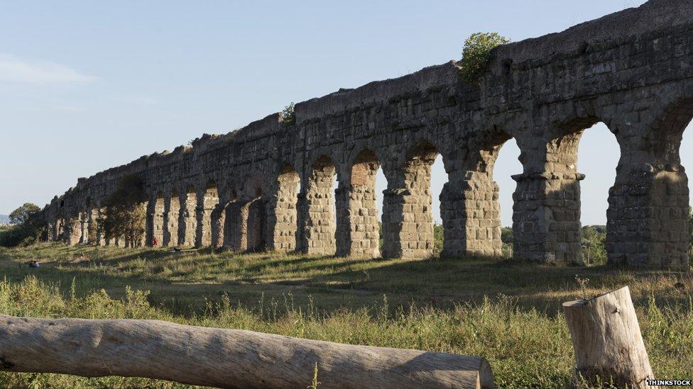 Are modern blocks of flats modelled on Roman insulae? - BBC News