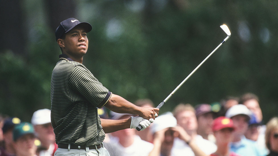 Tiger Woods' ball from 1997 Masters fetches $64,000 - BBC News