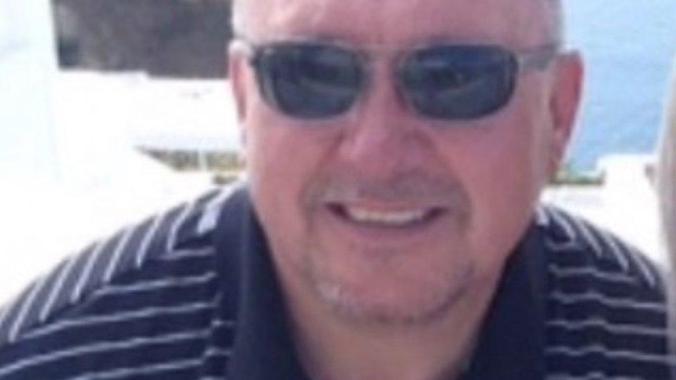 Replica Ryder Cup golf bag stolen in Bartley Green - BBC News