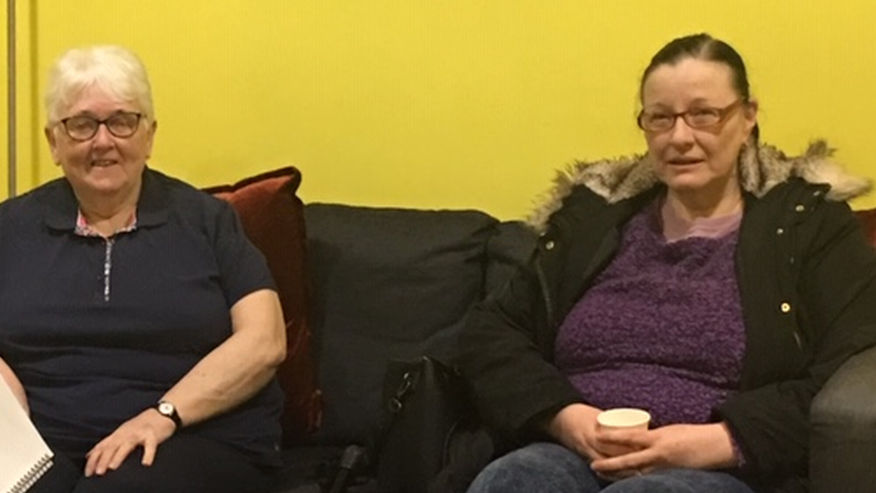 Chronic pain affects 400,000 people in NI - BBC News