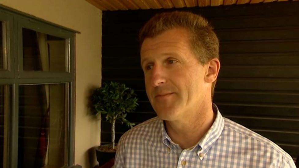 Monarch rescue flights 'to cost £60m' - BBC News