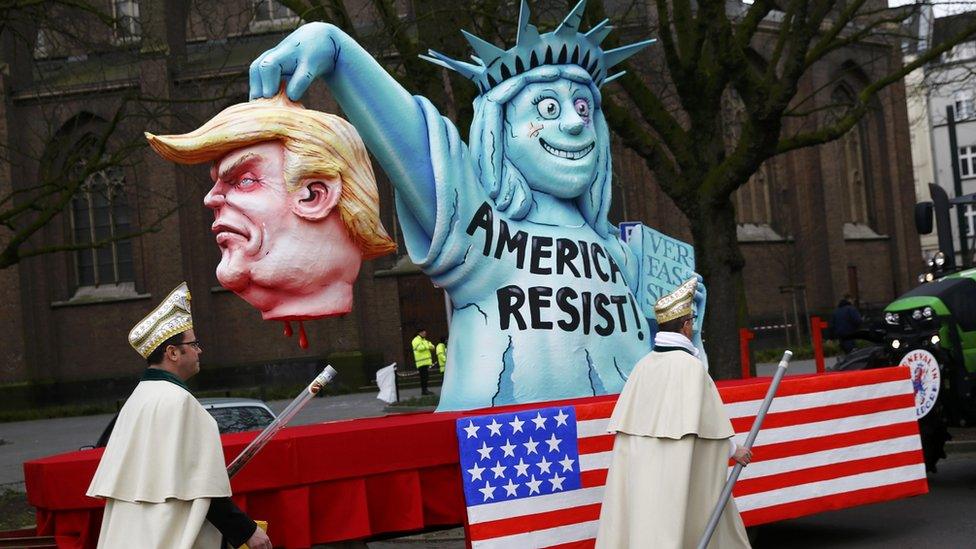 In pictures: German carnival mocks Trump and Brexit - BBC News