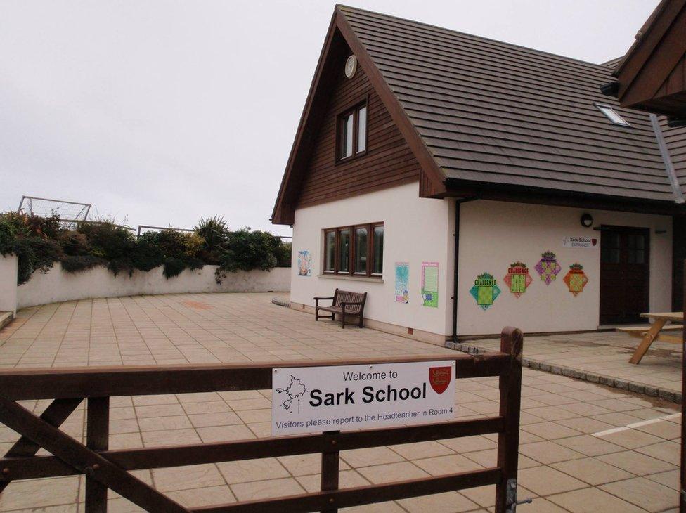 Sark's four teachers resign over damning report - BBC News