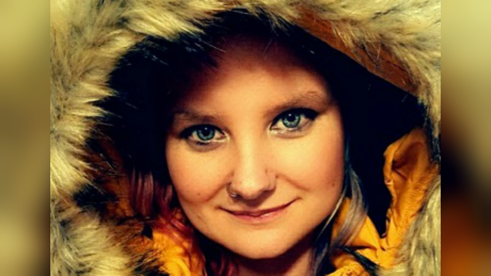 Oxfordshire car and bus crash: Mother of three among two victims - BBC News