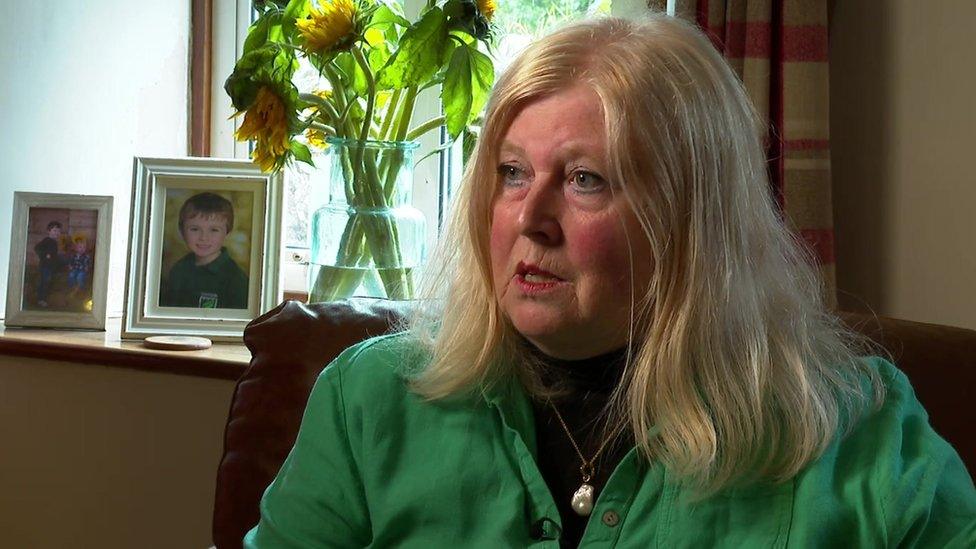 Devon woman in film tackling alcoholism while pregnant - BBC News